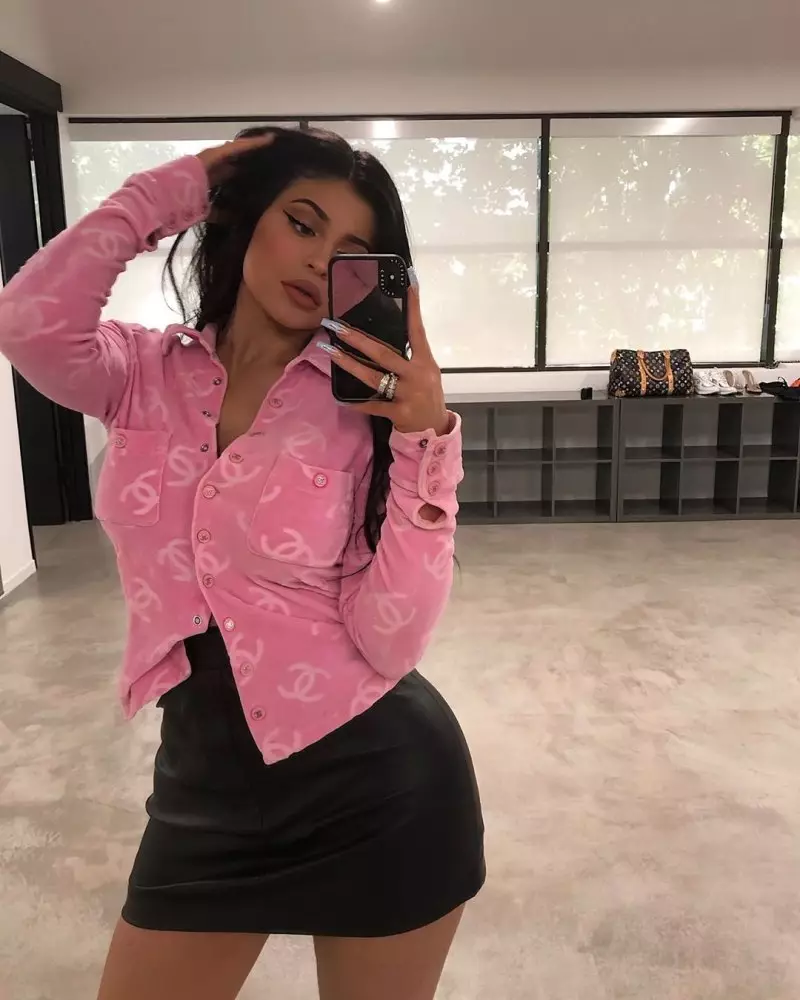 Kylie Jenner Strangaj Piedoj