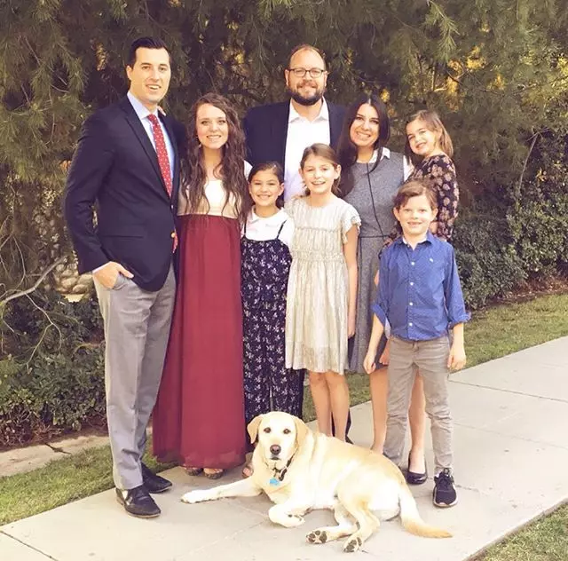 Jeremy i Jinger Duggar amb el reverend Austin Duncan, la seva dona, els seus fills i el gos