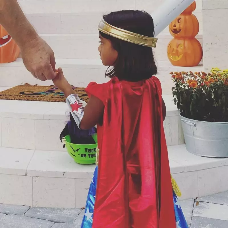 Izinkanyezi ze-'The Little Couple' u-Jen Arnold kanye noBill Klein's Kids Will kanye ne-Zoey's Cutest Halloween Costumes