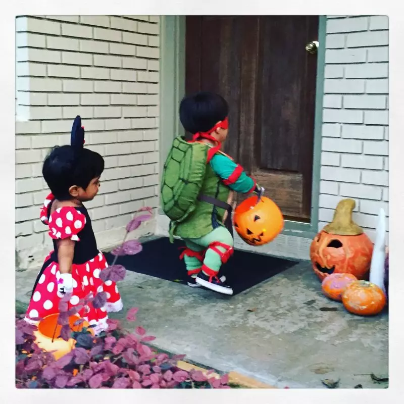 'A pequena parella' protagoniza Jen Arnold e os fillos de Bill Klein Will e os disfraces de Halloween máis bonitos de Zoey