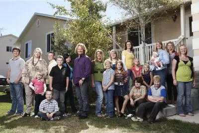 Raking It In? Níl Tuarastal Cast 'Sister Wives' chomh hard agus a shíleann tú