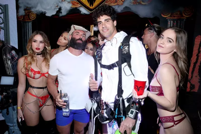 Dan Bilzerian agus Skytumadóir Maximus ag cóisir Lá Fhéile Vailintín ignite