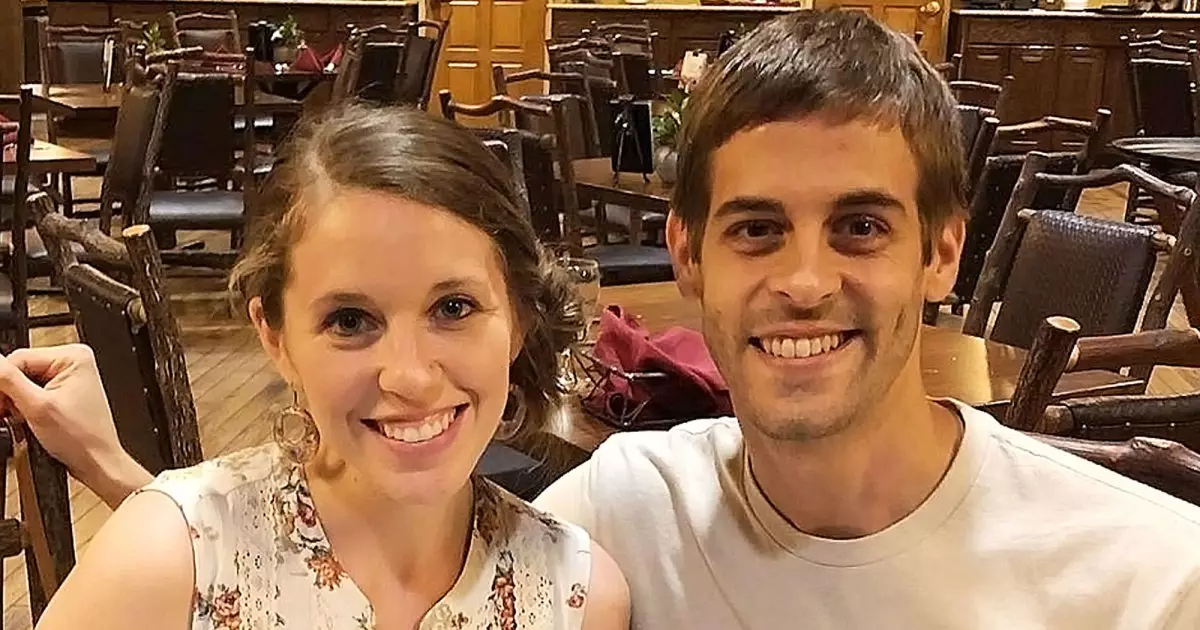 Jill Duggar ducanî ye, bi mêrê xwe Derick Dillard re li hêviya pitika jimare 3 ye