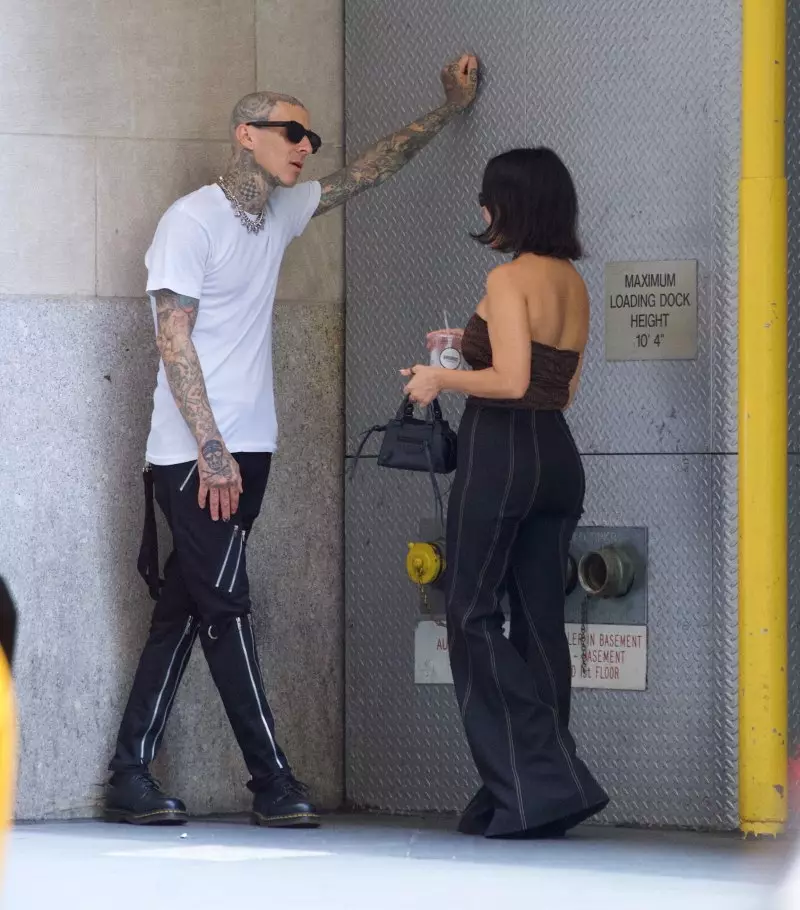 Kourtney-travis-barker-make-out-podczas-zakupów-nyc-wrzesień-2021