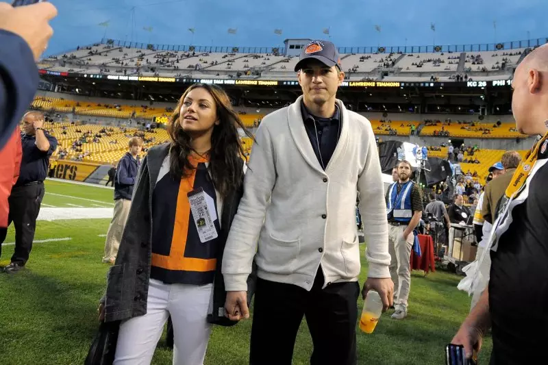 Garis Masa Perhubungan Ashton Kutcher dan Mila Kunis