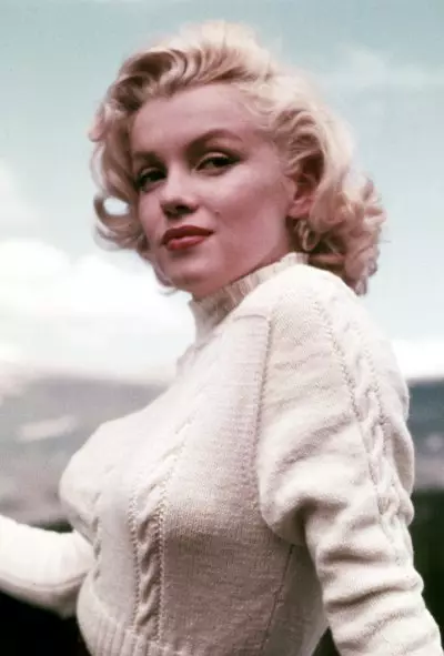 Marilyn Monroe hiltzeak labana batekin eraso zion Bobby Kennedyri