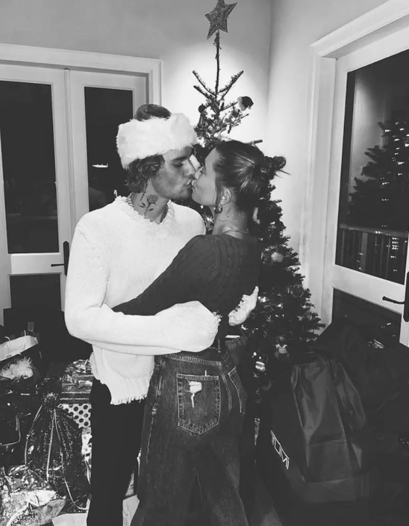 justin-bieber-hailey-baldwin-christmas