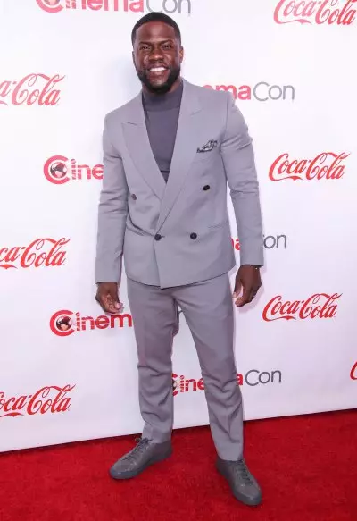 Kevin Hart viste un traje en un evento de alfombra roja