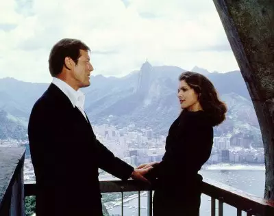 Roger Moore Lois Chiles Moonraker Filmy Jamesa Bonda 007 sa natáčali na krásnych miestach