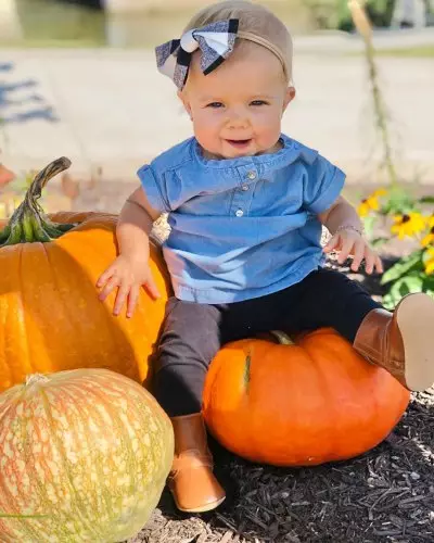 Vibracions de tardor! John David Duggar i la dona Abbie porten la seva filla Grace al seu primer Pumpkin Patch