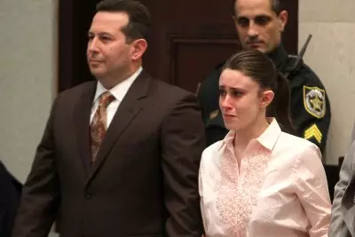 Casey Anthony gråter vid rättegång