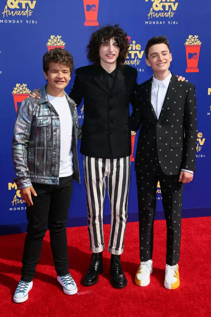 Stranger things so Noah Schnapp, Finn Wolfhard in Gaten Matarazzo igrali na rdeči preprogi mtv filmskih in televizijskih nagrad 2019