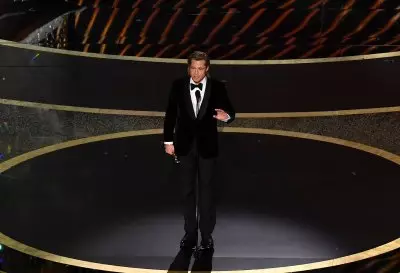 Brad Pitt atavala Tuxedo pa Oscars