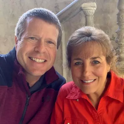 Pam y byddai Diogelwch y Famwlad yn Cyrchu'r Duggars Jim Bob a Michelle Duggar