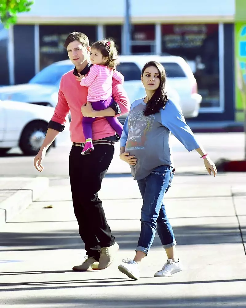 mila-kunis-ashton-kutcher-2