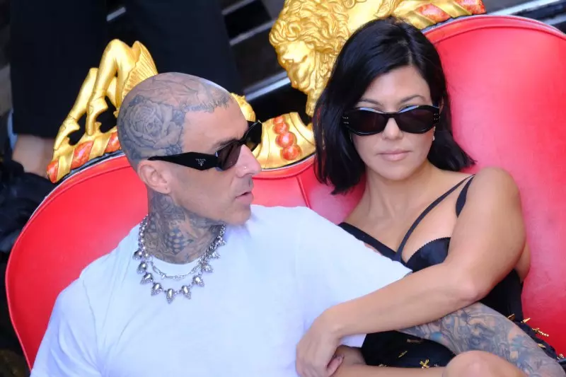 travis-barker-dating-kourtney-kardashian