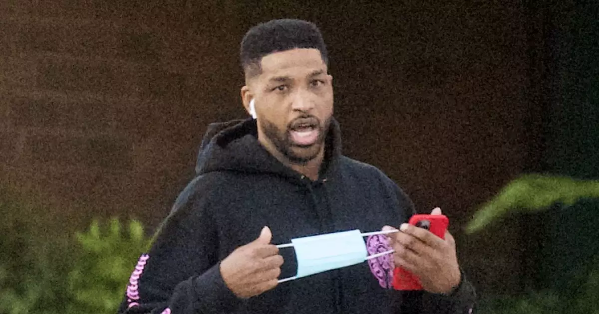 Tristan Thompson pom rau 1 Lub Sijhawm Tom Qab Kev Xeem Ua Niam Txiv: Pics